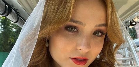 De Fio Dental Larissa Manoela Empina Bumbum Namorado