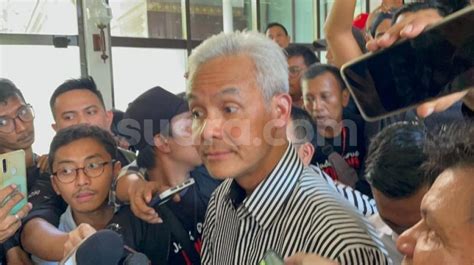 Cerita Jokowi Kasih Desain Kemeja Belang Untuk Dipakai Ganjar Di