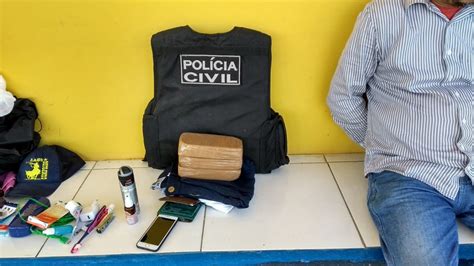 Homem é preso três quilos de cocaína após tentar furar barreira