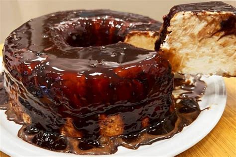 Pudim de sorvete calda de chocolate ou torta de sorvete fácil de