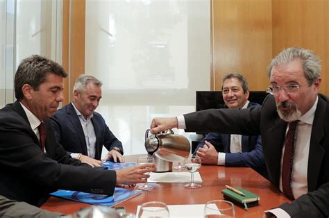 Vox anuncia un acuerdo con el PP para un Gobierno de coalición