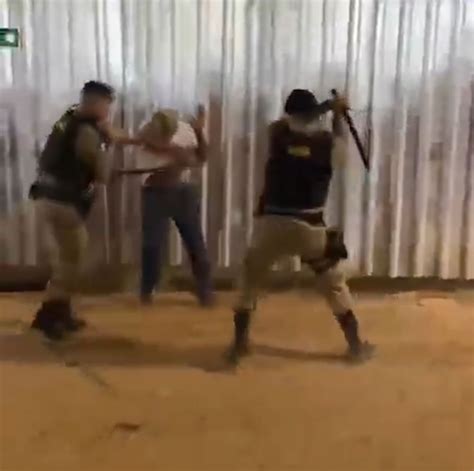 Vídeo mostra PMs agredindo suspeito de importunar mulheres e bater em