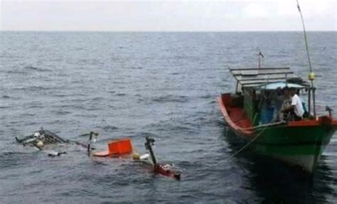 Perahu Dihantam Ombak Nelayan Hilang Di Singkil Waspada Aceh