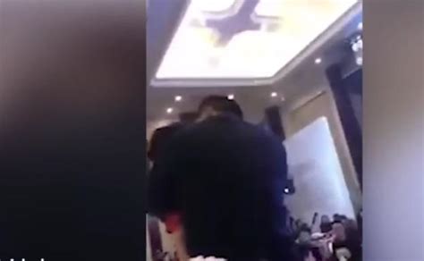 Un suegro borracho besa a la novia en el banquete y se lía parda Ideal