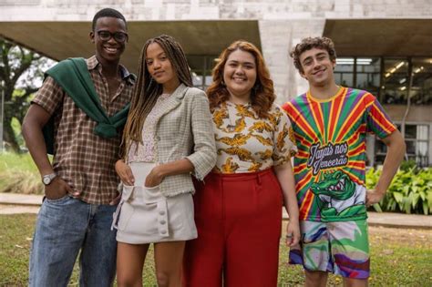 Maísa e Larissa Manoela nas imagens da última temporada de De Volta
