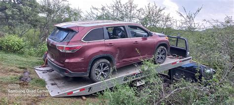 Hallan restos óseos y camioneta abandonada en serranía de San Ciro