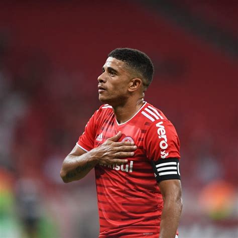 Taison não pensa duas vezes e determina onde quer jogar em 2023