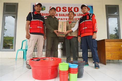 PT Semen Tonasa Salurkan Bantuan Untuk Korban Banjir Dan Longsor Di