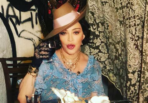 Onde está a Madonna Cantora posta foto rara os filhos e rosto