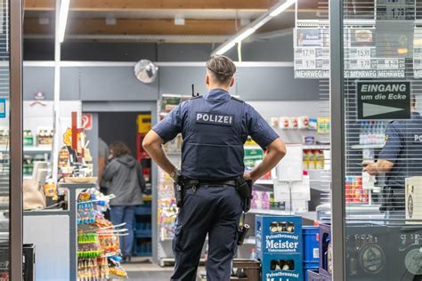 Nürnberg Tankstellen Überfall Bewaffneter Täter auf der Flucht