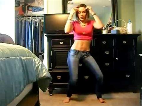 LATINA BAILANDO REGGAETON YouTube
