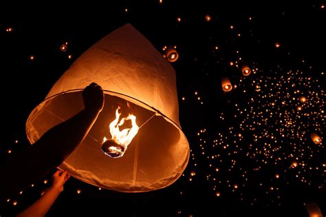 Festival Das Lanternas Na Tail Ndia Como A Celebra O Em Chiang Mai