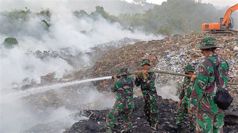Satu Unit Excavator Kontribusi Perusahaan Diterjunkan Untuk Padamkan