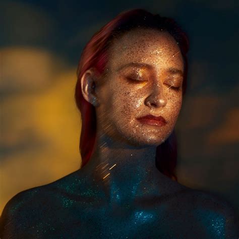 Éléonore Lagacé présente le vidéoclip Poussière détoile