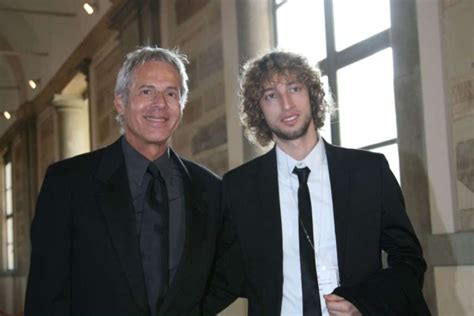 Giovanni chi è il figlio di Claudio Baglioni Da piccolo la sua