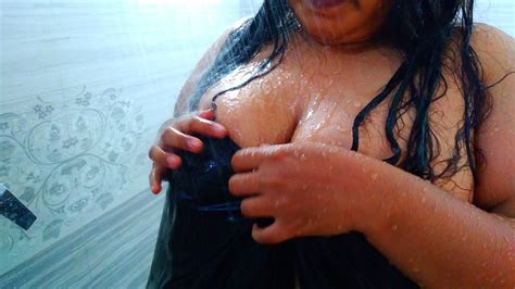 화장실에서 샤워하는 동안 거유를 가진 35살 사우디 무슬림 여성 핫한 아랍 xHamster