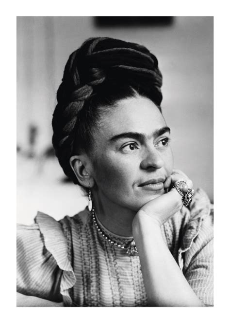 Posing Frida Frida Kahlo Plakat Store Kvindelige Personligeheder