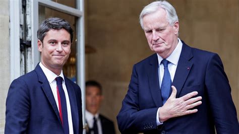 Pháp Tổng thống Macron chọn nhà chính trị lão thành làm thủ tướng để