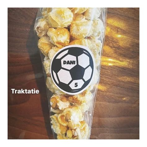 Traktatiesticker Met Naam En Voetbal Van Kootje