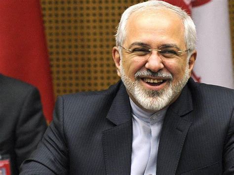 Irans Außenminister besucht Nationalmannschaft