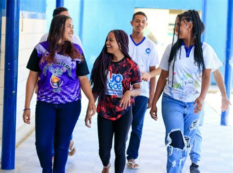 Governo lança edital de intercâmbio para alunos da rede estadual