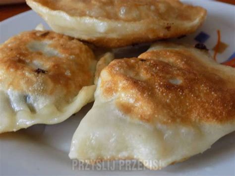 Pierogi z kapustą i pieczarkami