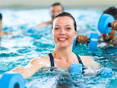 5 benefícios da hidroginástica