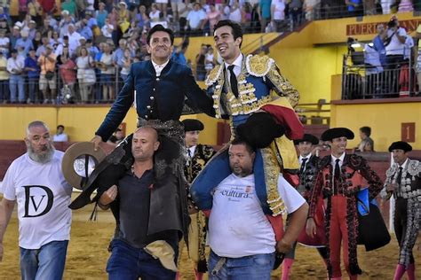 En Almod Var Del Campo La Terna En Hombros Torosenelmundo