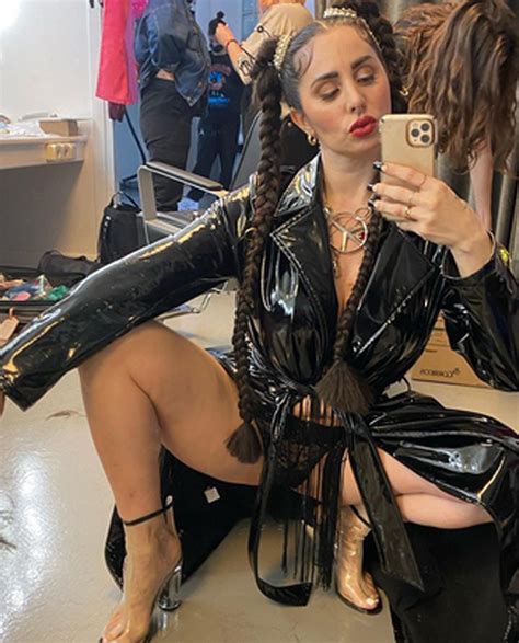 La Cantante La Mala Rodr Guez Comparte Fotos Marca