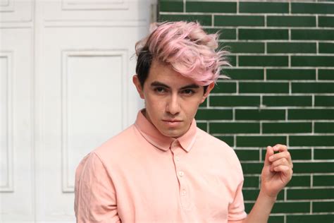 Cabello Rosa pastel hairstyle men Pink hair Fotografía Roger Gil