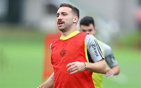 Léo Ortiz se prepara para repetir função extra no Flamengo