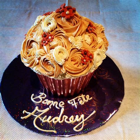 Cupcake géant Giant cupcake Food Desserts