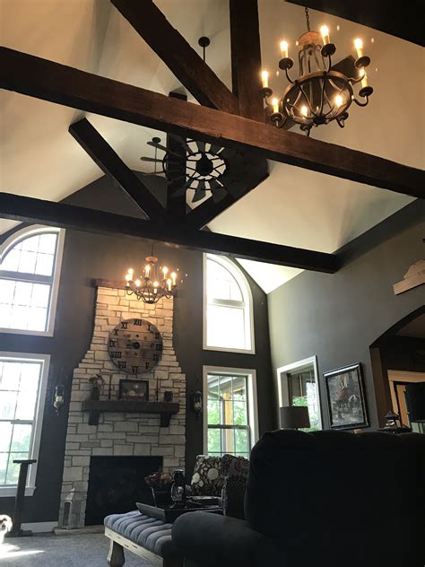 10 Vaulted Ceiling With Beams DECOOMO