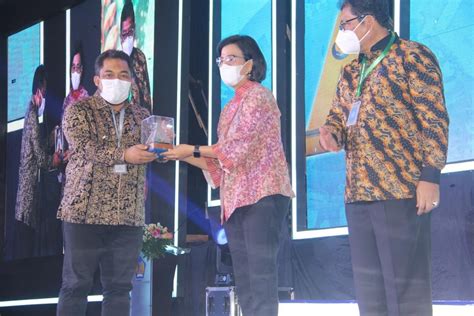 Raih WTP 10 Kali Beruntun Pj Bupati Aceh Besar Terima Penghargaan Dari