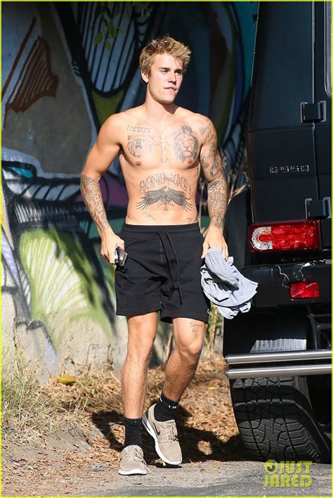 Justin Bieber Shows His Shirtless Physique At The Skate Park Photo