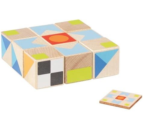 Puzzle de cubes en bois coloré jeu calme de logique puzzle observation