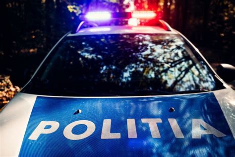 Băiat de 14 ani prins de poliţişti la volanul unui autoturism în Turnu