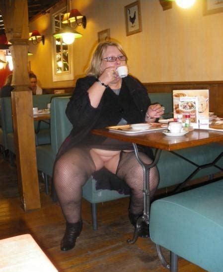 Vue Sous Une Table Ou Bureau Femme Erotique