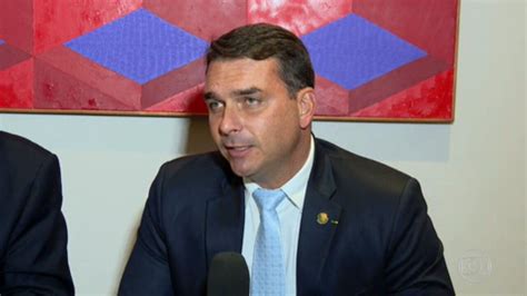 STF mantém foro privilegiado de Flávio Bolsonaro e anula provas no caso