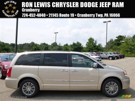 2006 Linen Gold Metallic Chrysler Town Country Touring 96045244