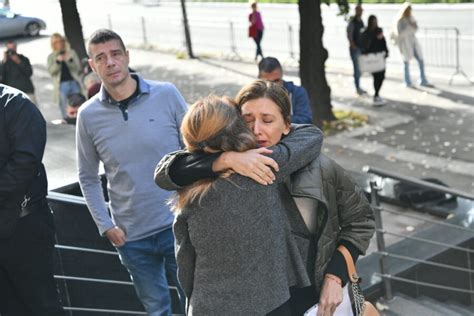 Potresne Scene Ispred Specijalnog Suda Roditelji Djece Ubijene U