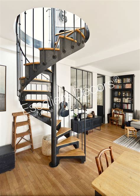 Photo DH22 SPIR DÉCO Bistrot avec contremarches ajourées Escalier
