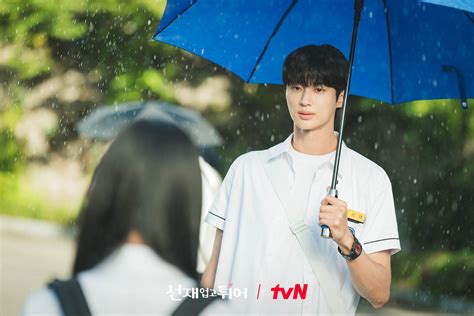 Reencontro Emocionante Sob A Chuva Entre Kim Hye Yoon E Byun Woo Seok