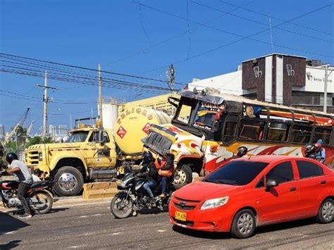 Violento choque entre bus y camión cisterna en El Bosque Visor Caribe