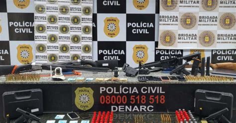 Brigada Militar e Polícia Civil apreendem armas coletes e granada