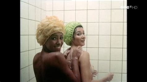 Naked Gitty Djamal In Salto Mortale