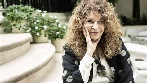 España concede nacionalidad a Gioconda Belli y otros 12