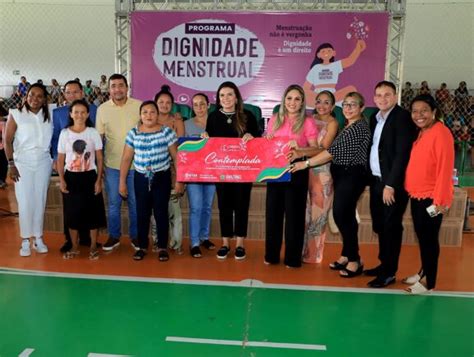Crédito Rosa Cheques do programa são entregues a empreendedoras em
