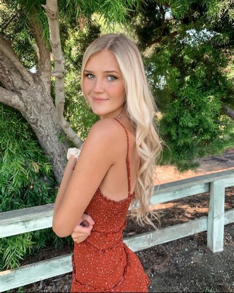 Allie Dunn Model Biography Age Wiki Height Bio Info Birthday