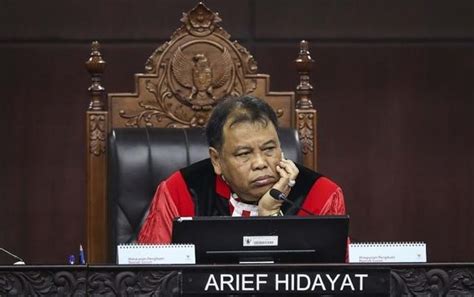Kontroversi Hakim Arief Hidayat Dissenting Opinion Menghilangkan